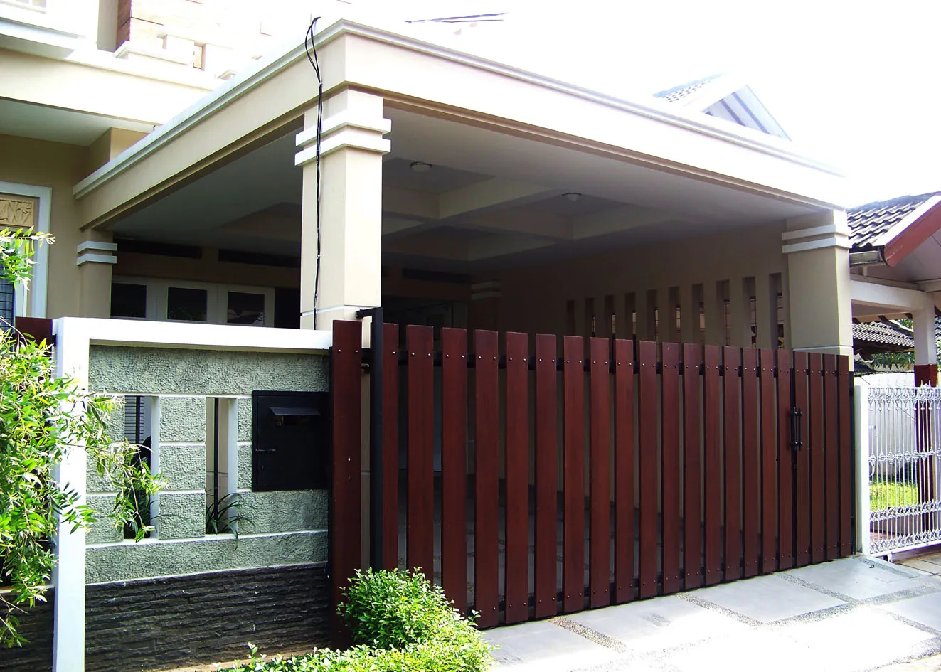 Rumah Bintaro _ Iyet | Arsitektur | Doffindo Internusa